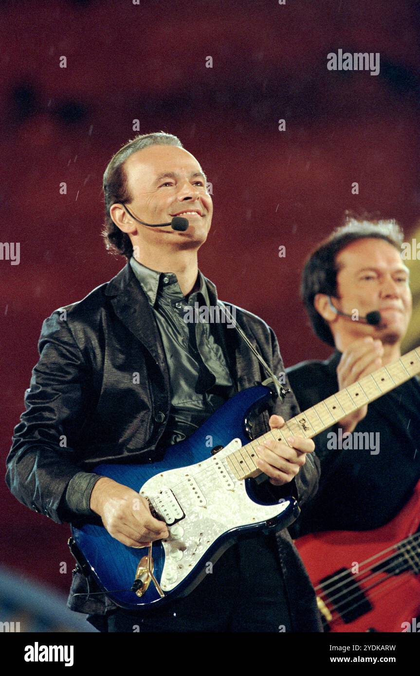 Verona Italy 04/09/1999: Dodi Battaglia,guitarist of the Italian rock ...