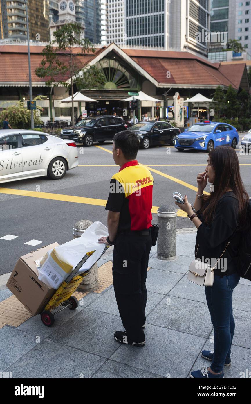 29.03.2019, Singapore, Republic of Singapore, Asia, A DHL parcel ...