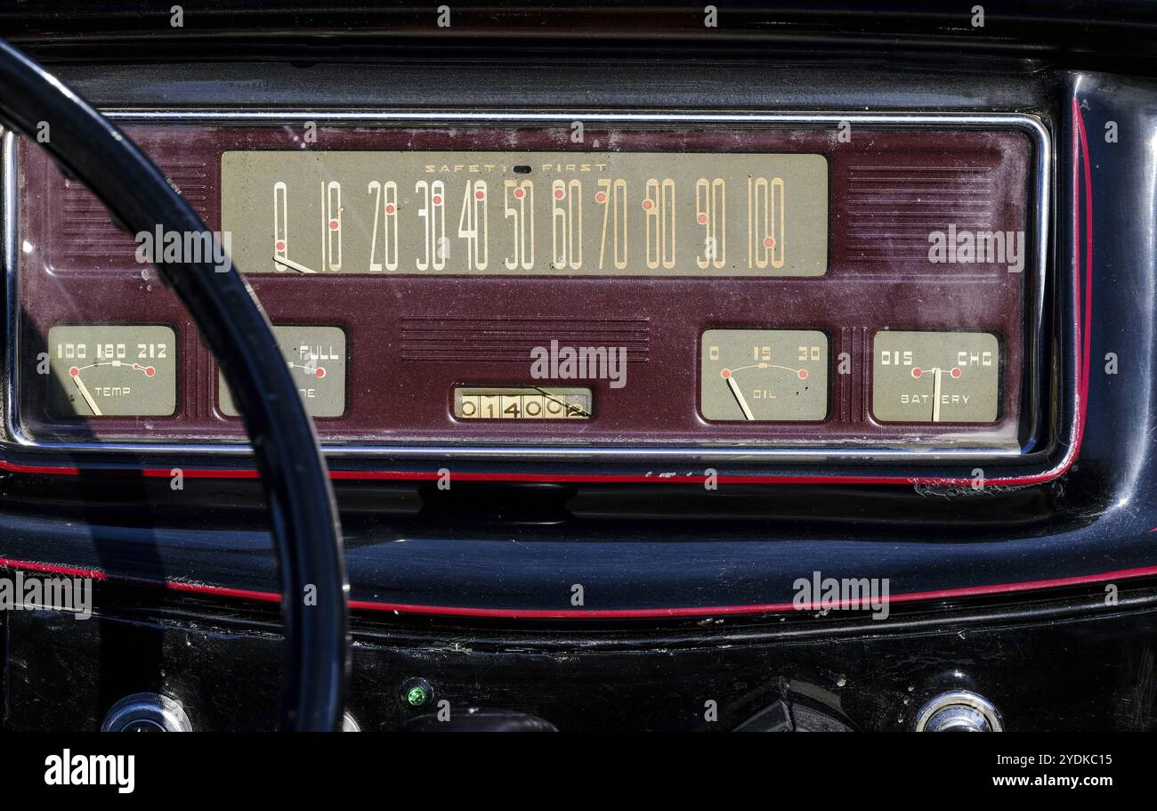 Analog car hi-res stock photography and images - Alamy