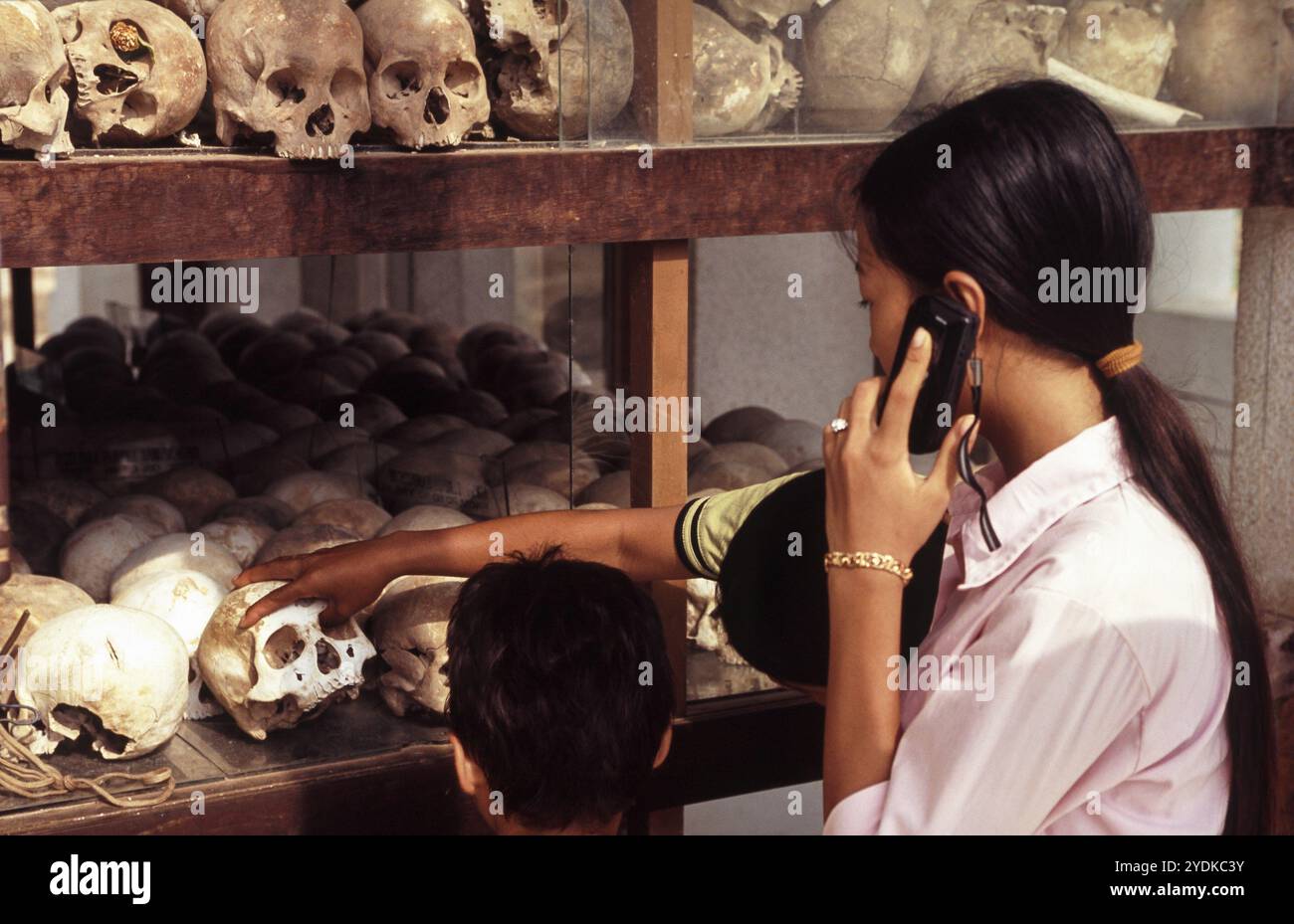 10.03.2005, Phnom Penh, Cambodia, Asia, A young woman talks on the ...
