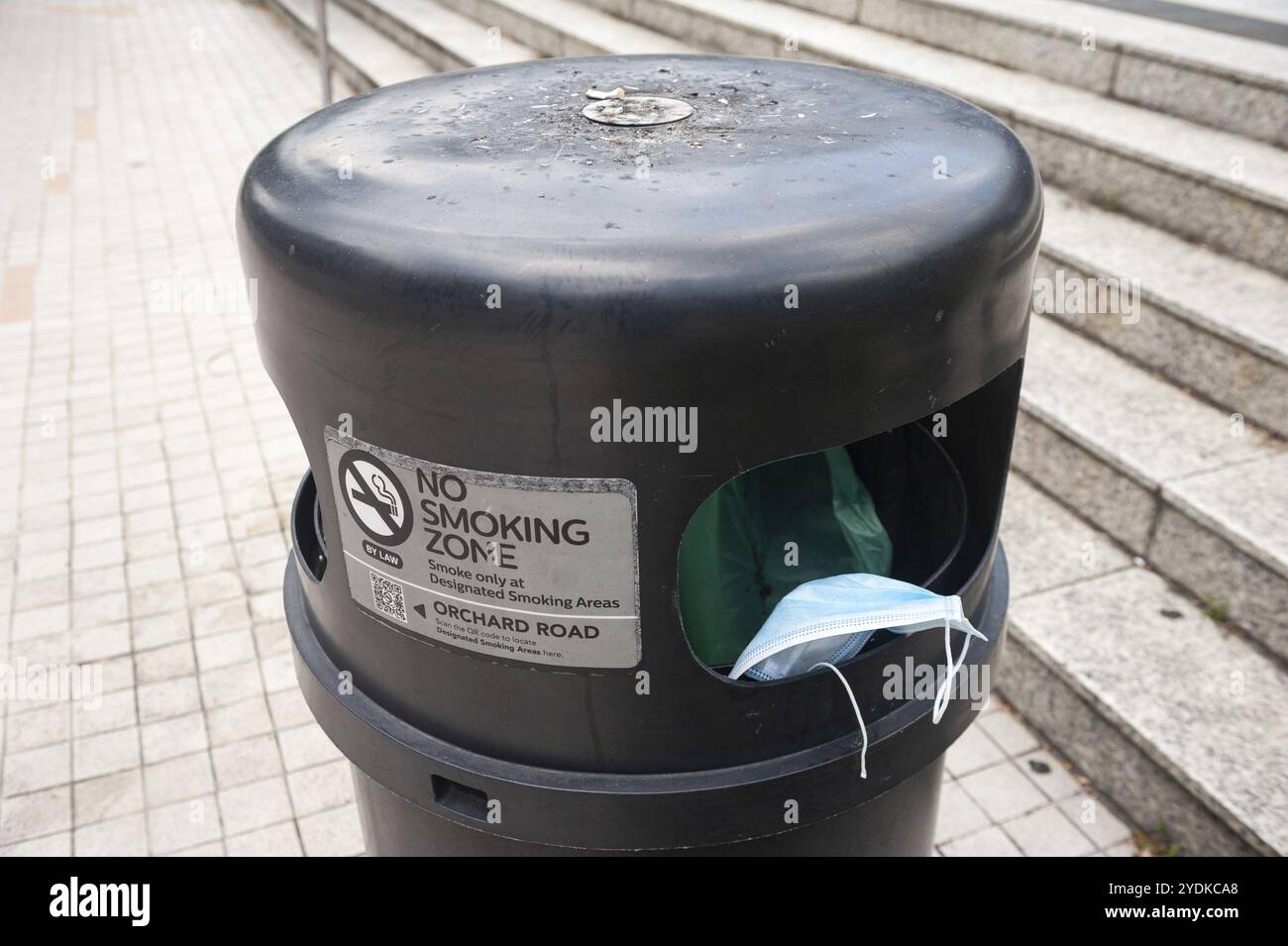 02.04.2020, Singapore, Republic of Singapore, Asia, A discarded face ...