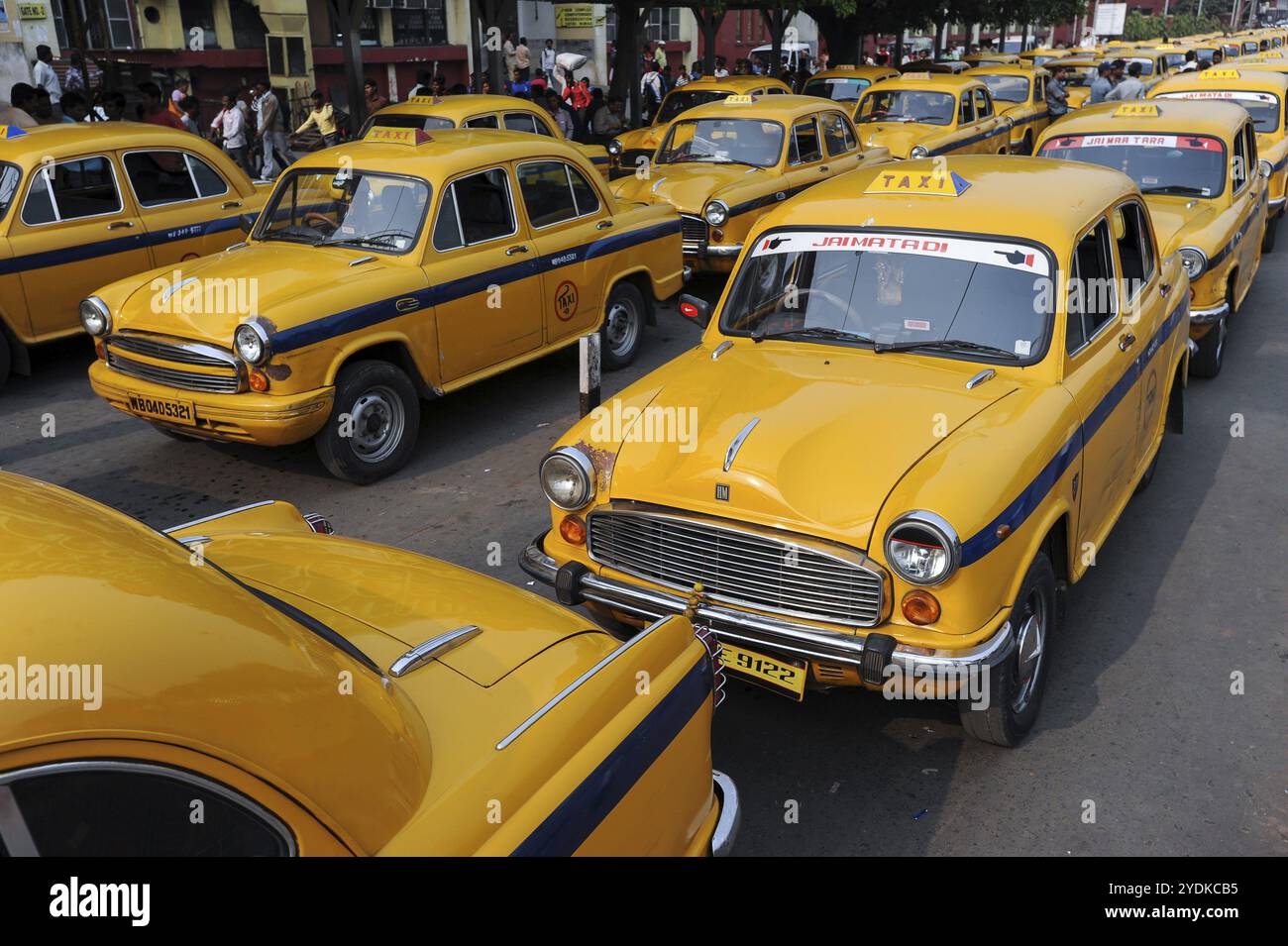 Haora railway station hi-res stock photography and images - Alamy