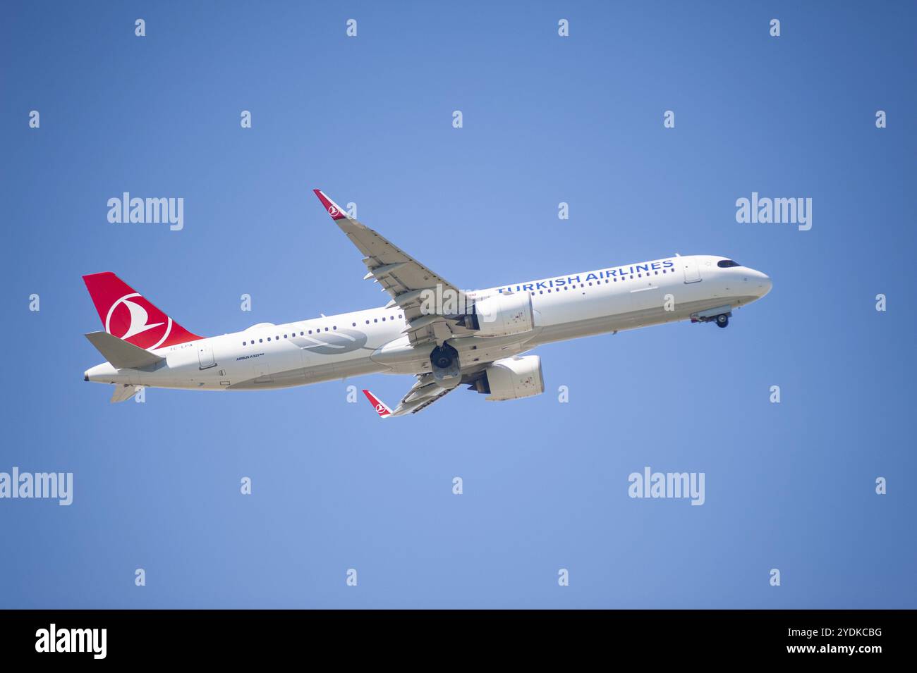 13/05/2024, Berlin, Germany, Europe, A Turkish Airlines Airbus A321-271 ...