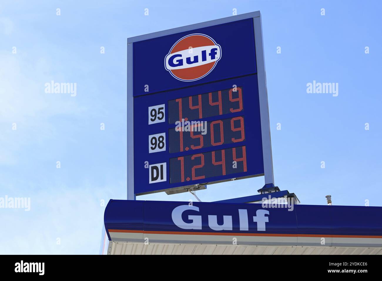 Gulf gas station sign hi-res stock photography and images - Alamy