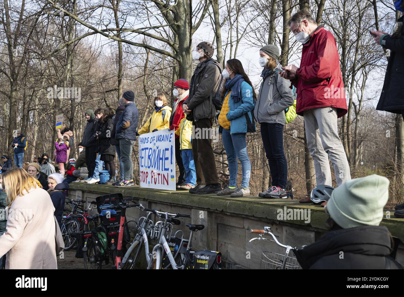 Eastern europe protesting people mass hi-res stock photography and ...