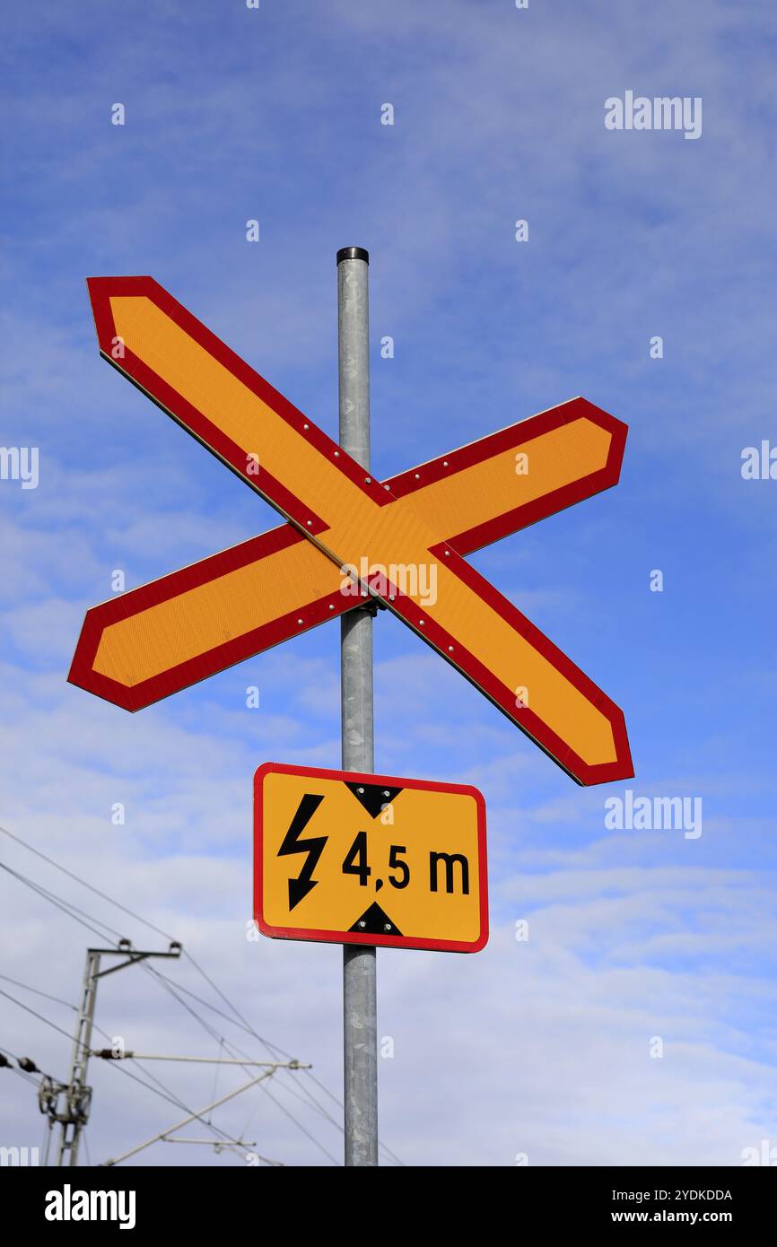 Overhead road signs hi-res stock photography and images - Alamy