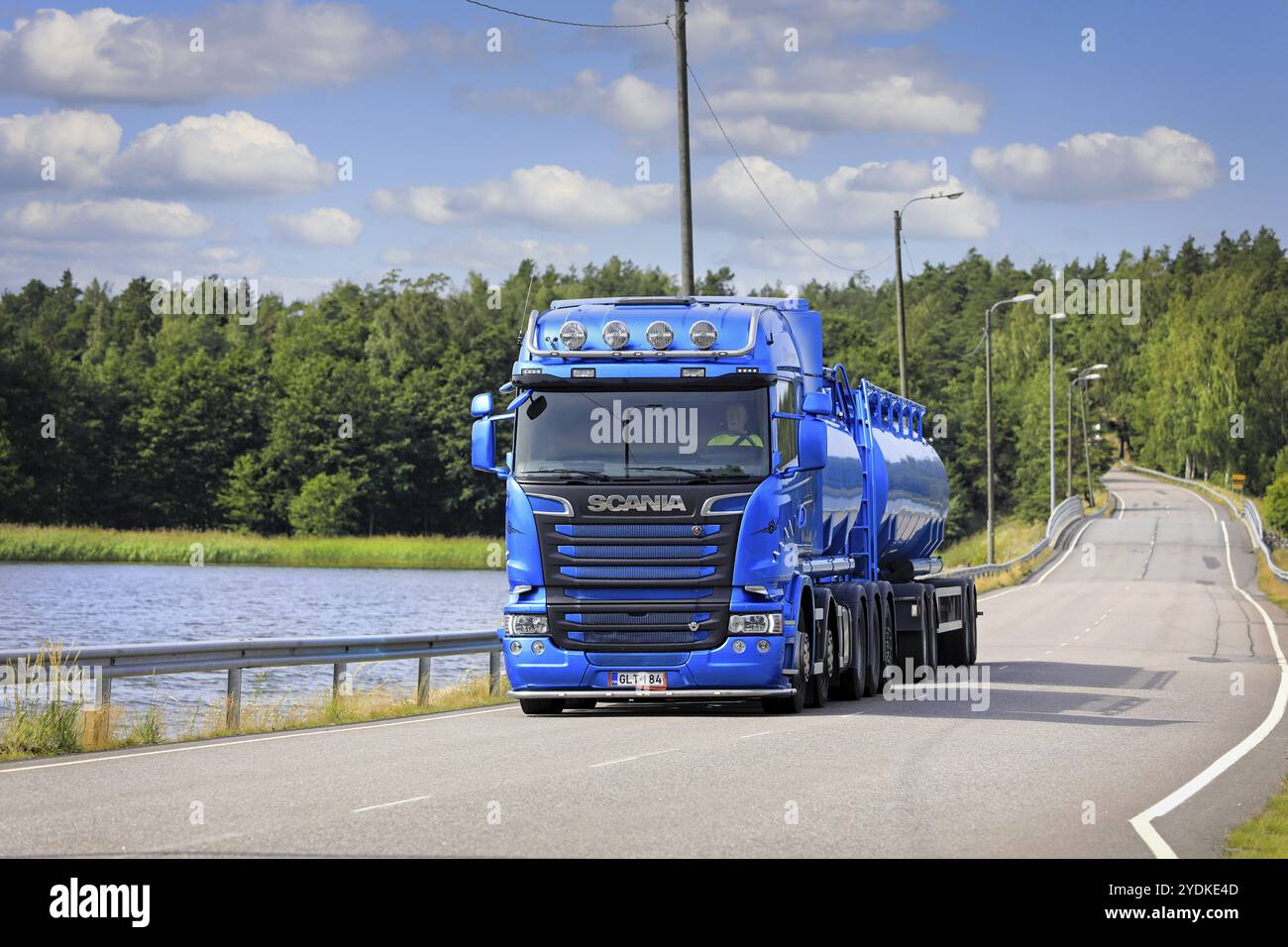 Blue Scania R580 bulk transporter tank truck of Haenninen Group Oy on ...