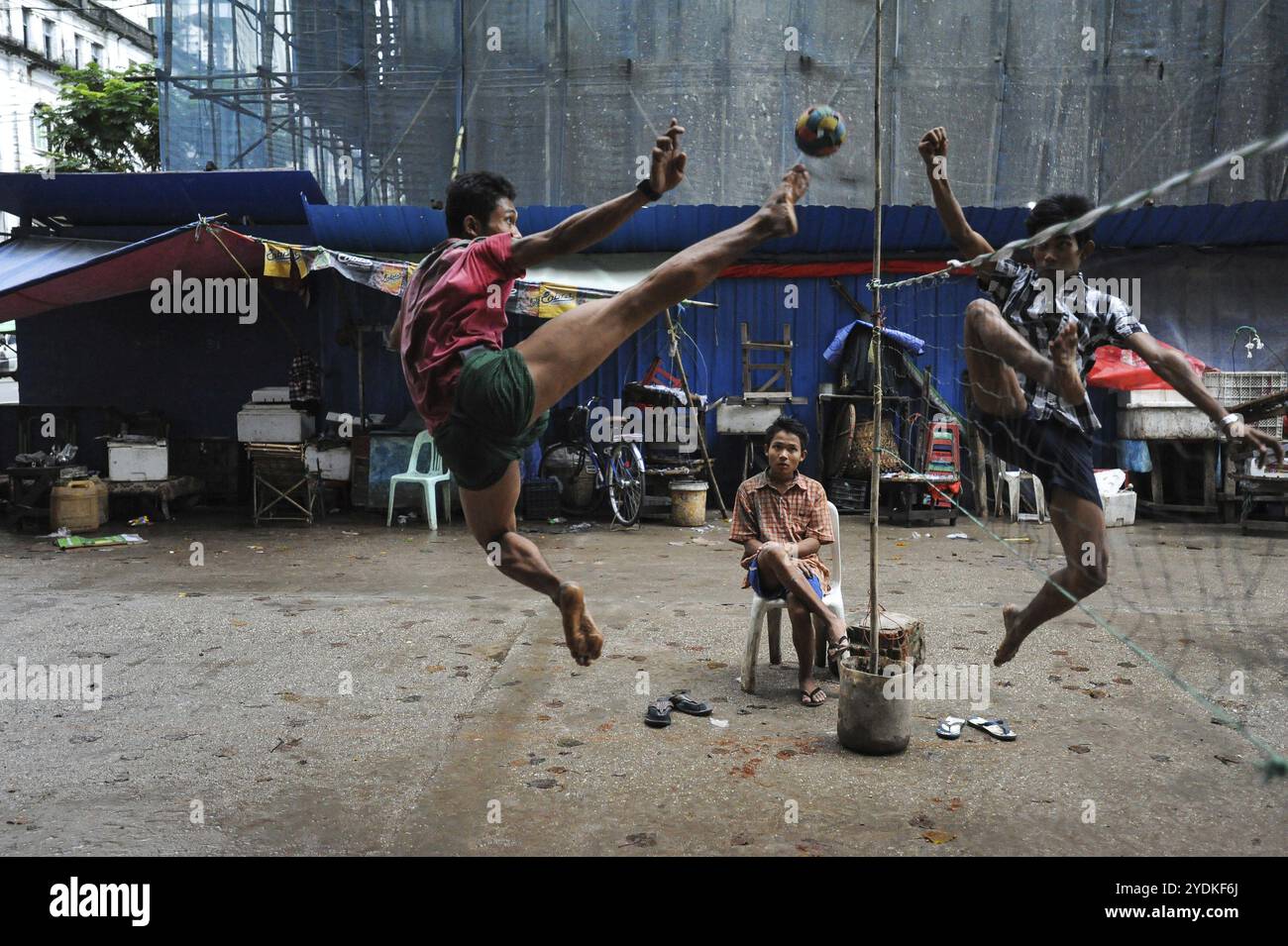 People playing game myanmar burma hi-res stock photography and images ...
