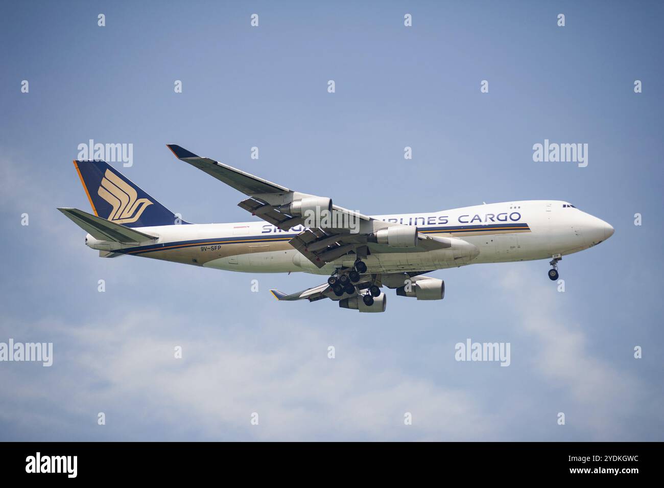 Boeing 747 400 freight hi-res stock photography and images - Alamy