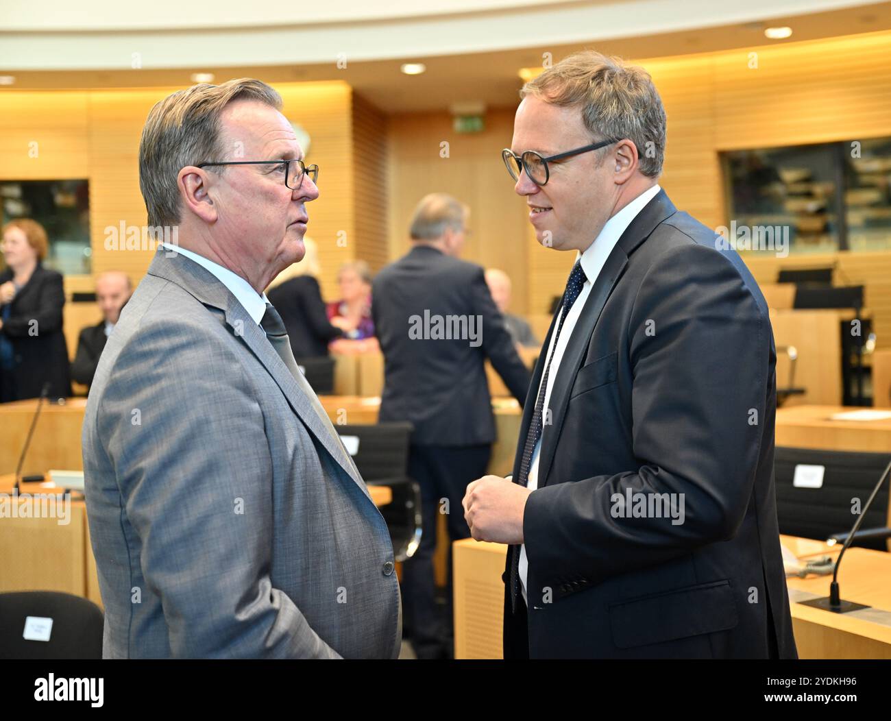 25 October 2024, Thuringia, Erfurt: Bodo Ramelow (left, Die Linke ...