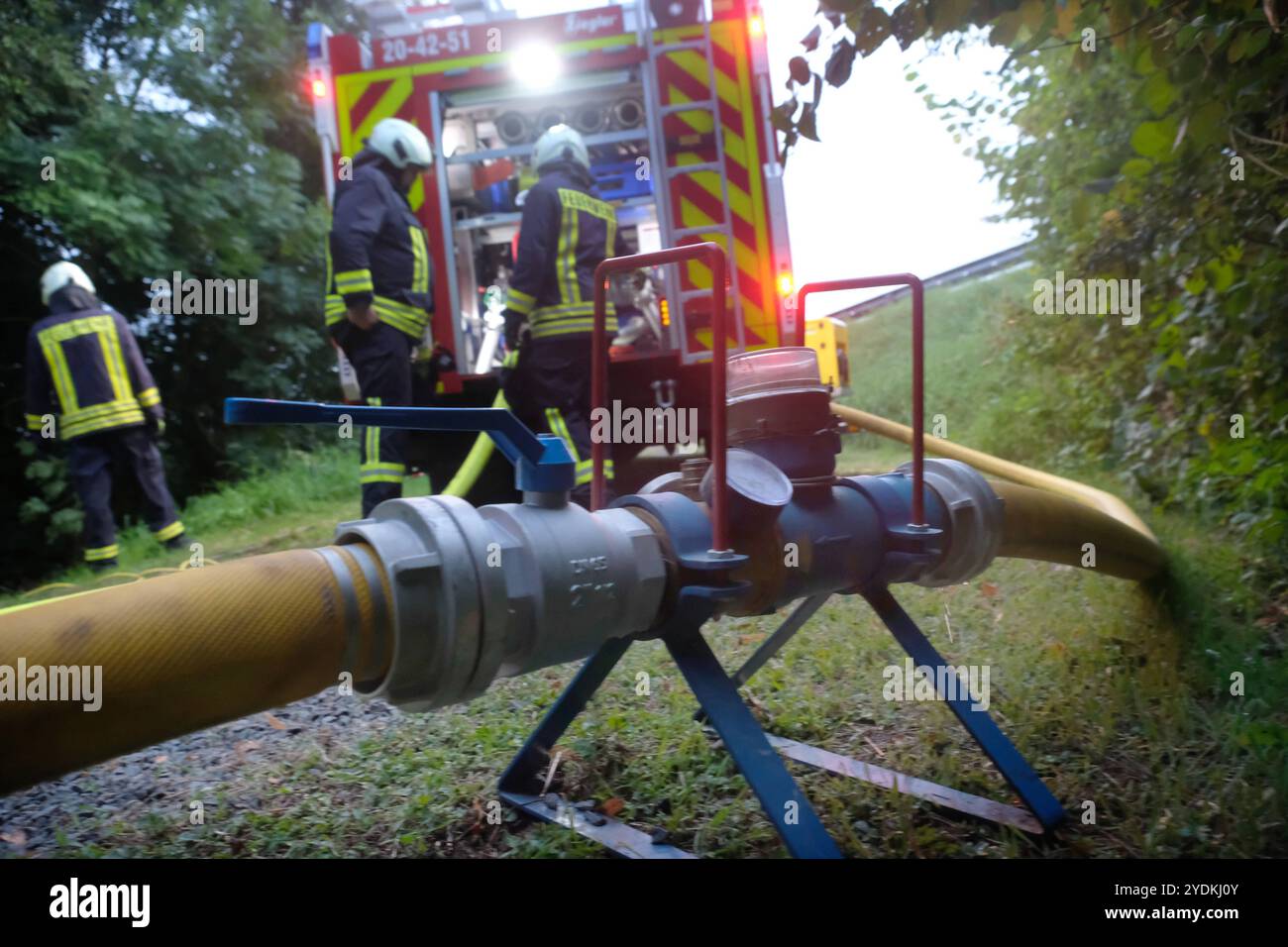 Feuerwehr-Blaulicht Feuerwehr in verschiedenen Bildern und Aktionen in ...