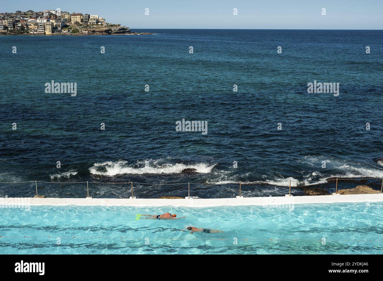 21.09.2018, Sydney, New South Wales, Australia, Two swimmers swim their ...