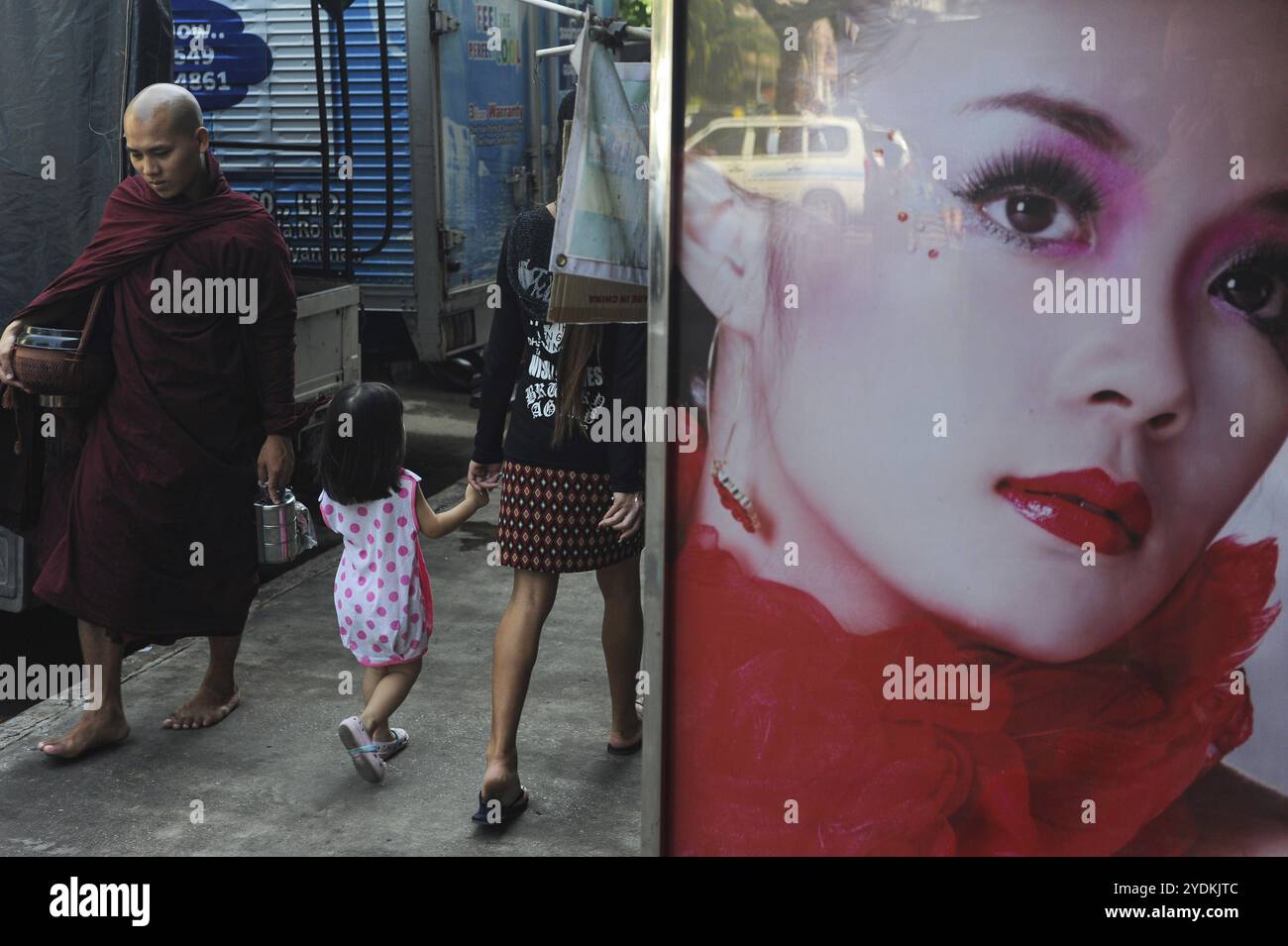 09.11.2015, Yangon, Myanmar, Asia, A Buddhist monk walks past an ...