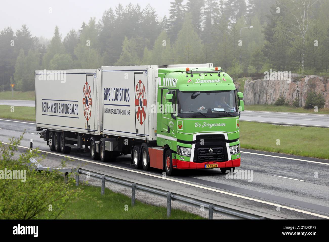 Green Renault Trucks T High Danmark Bo Jorgensen pulls FRC trailer on ...