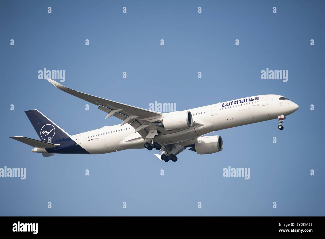 26.07.2023, Singapore, Republic of Singapore, Asia, A Lufthansa Airbus ...