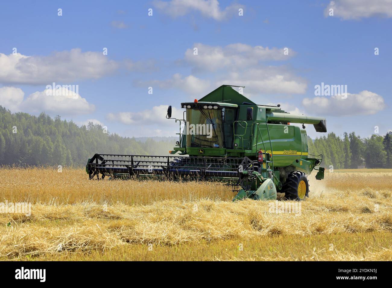 John deere harvesters works in hi-res stock photography and images - Alamy