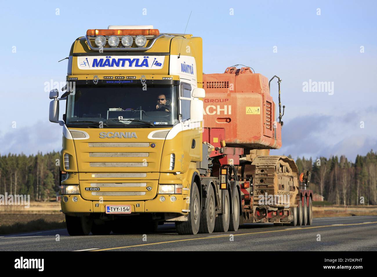 Caterpillar semi trailer truck hi-res stock photography and images - Alamy