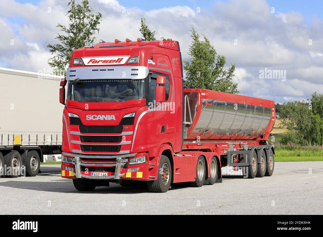 Scania tipper truck hi-res stock photography and images - Alamy