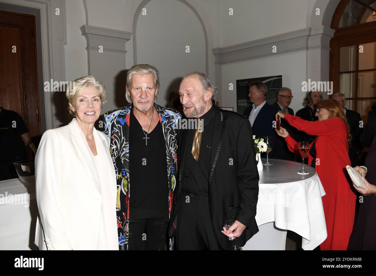 Marika Ullrich, Johnny Logan und Michael Mendl bei der VERLEIHUNG GÖTZ ...