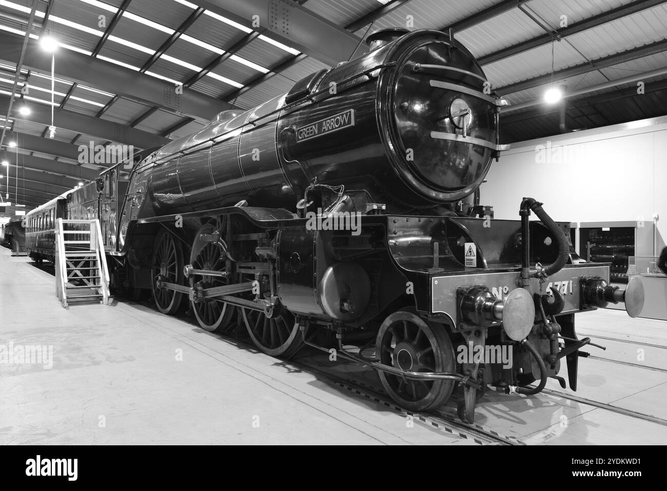 Arrow green Black and White Stock Photos & Images - Alamy