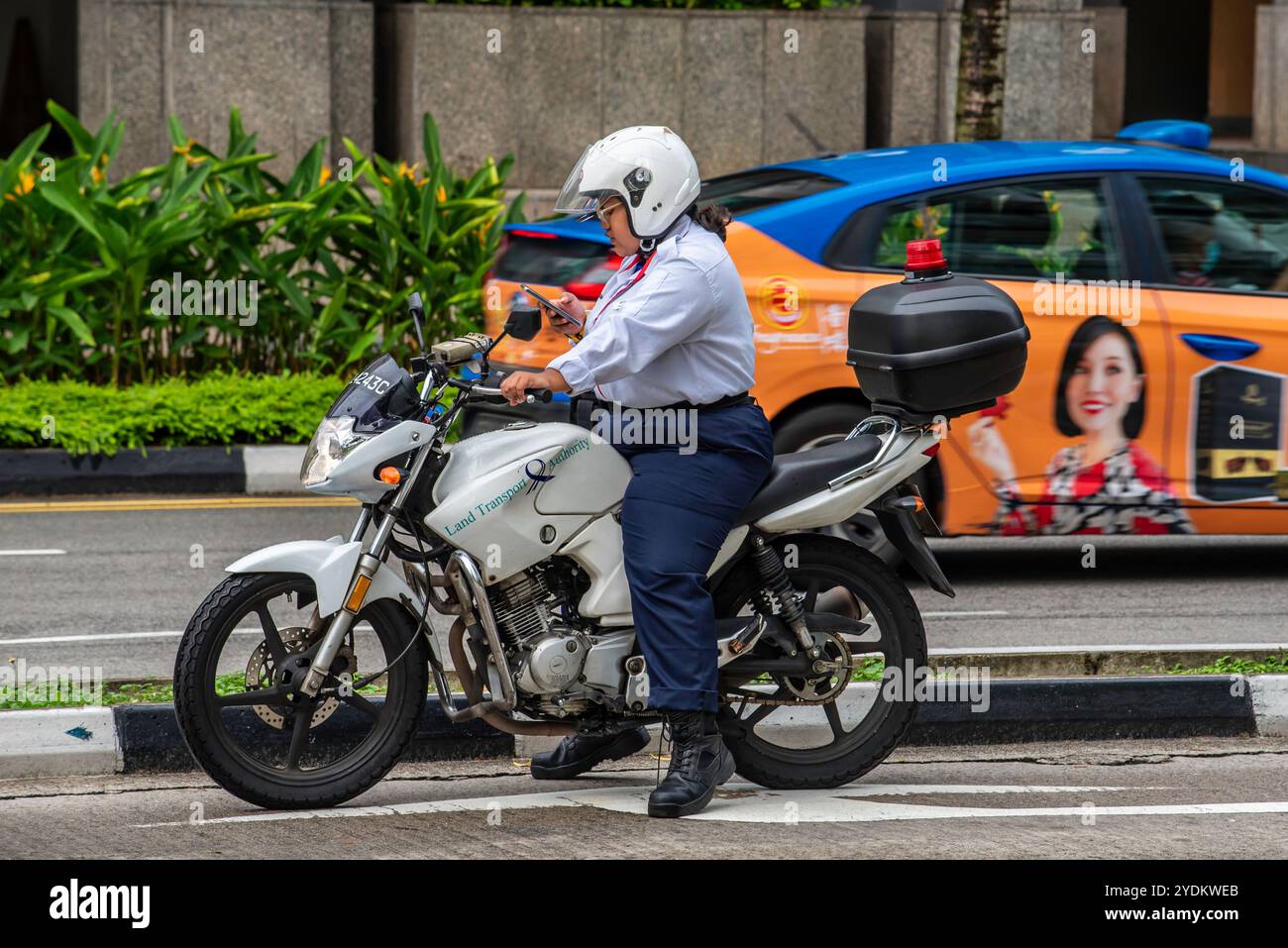 Singapore land transport authority hi-res stock photography and images ...