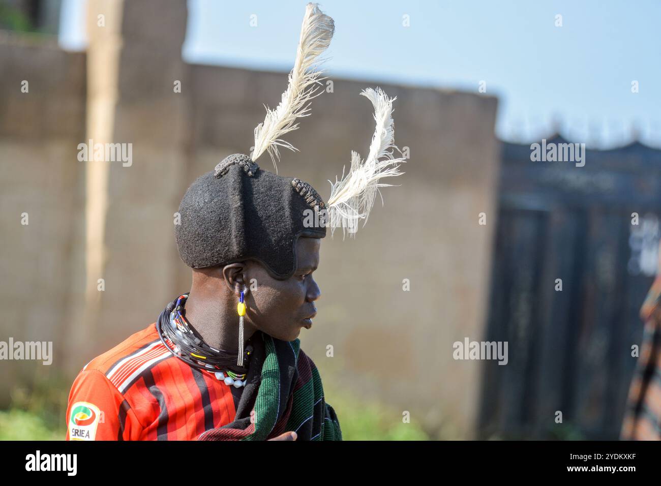 African traditional dress man hi-res stock photography and images - Alamy