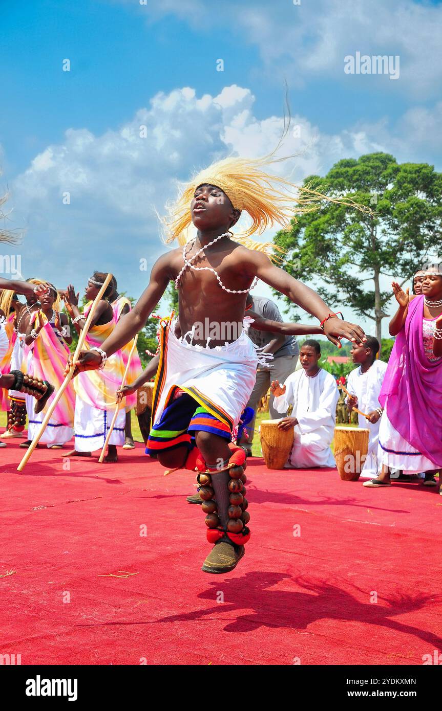 Traditional dances indigenous people hi-res stock photography and ...