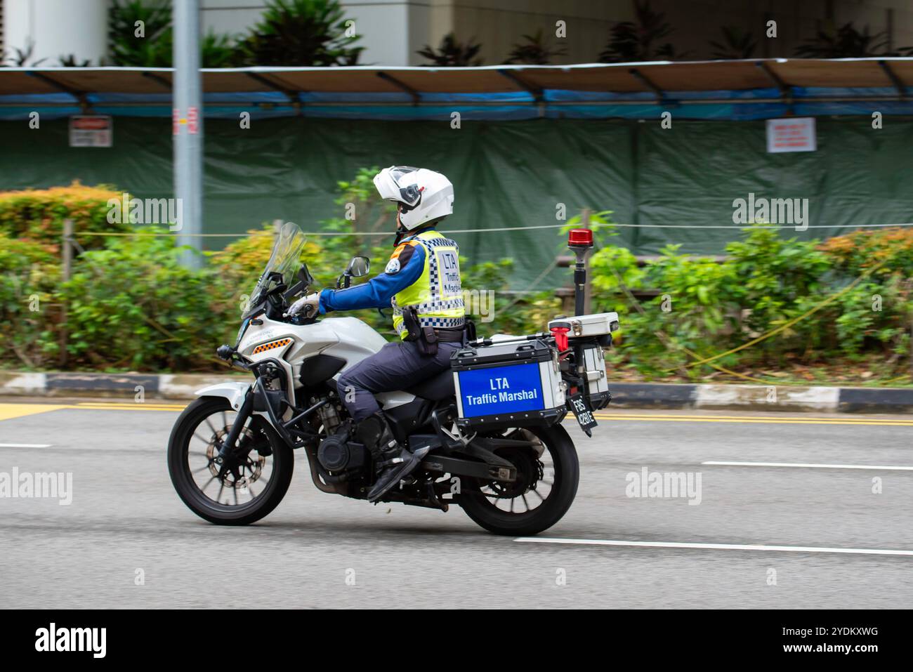 Singapore land traffic authority hi-res stock photography and images ...
