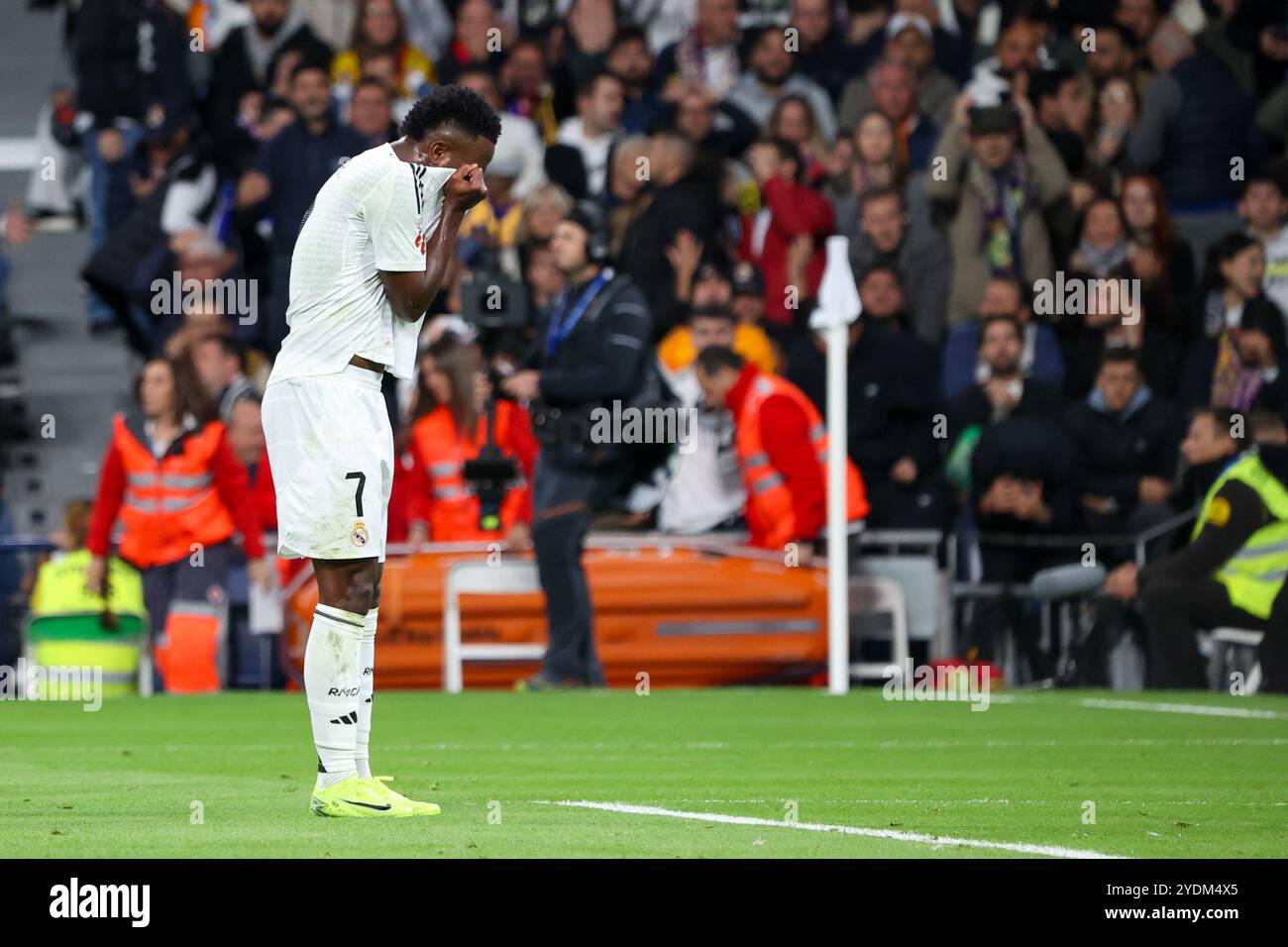 Madrid, Spain. 26th Oct, 2024. Vinicius Jr covers his face with the ...