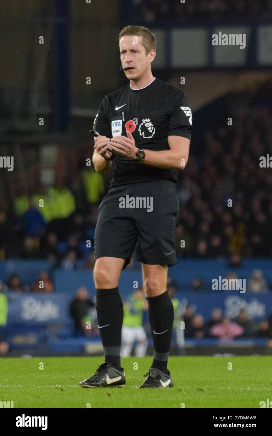 English premier league referee john brookes hi-res stock photography ...