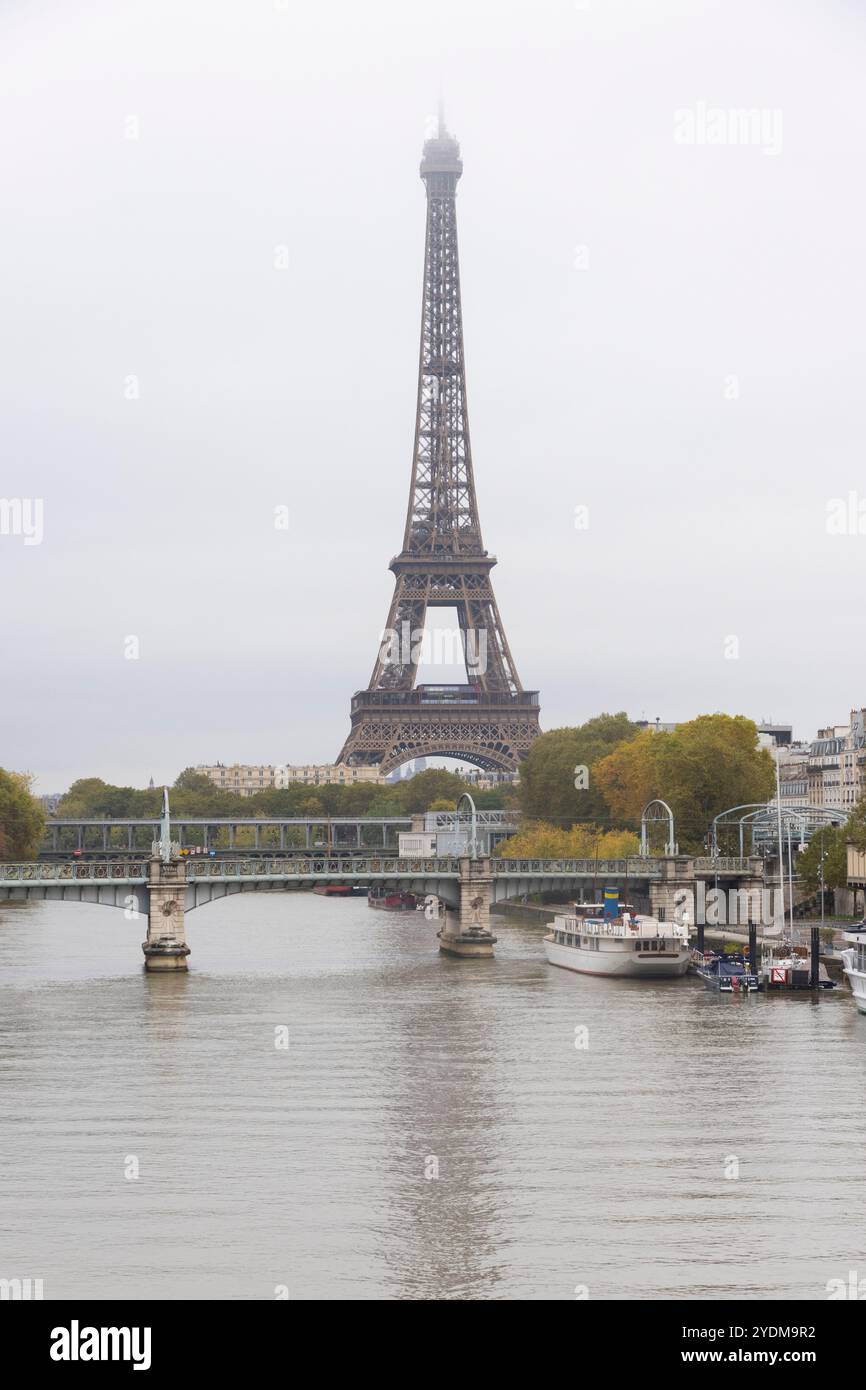 Paris landmarks view hi-res stock photography and images - Alamy