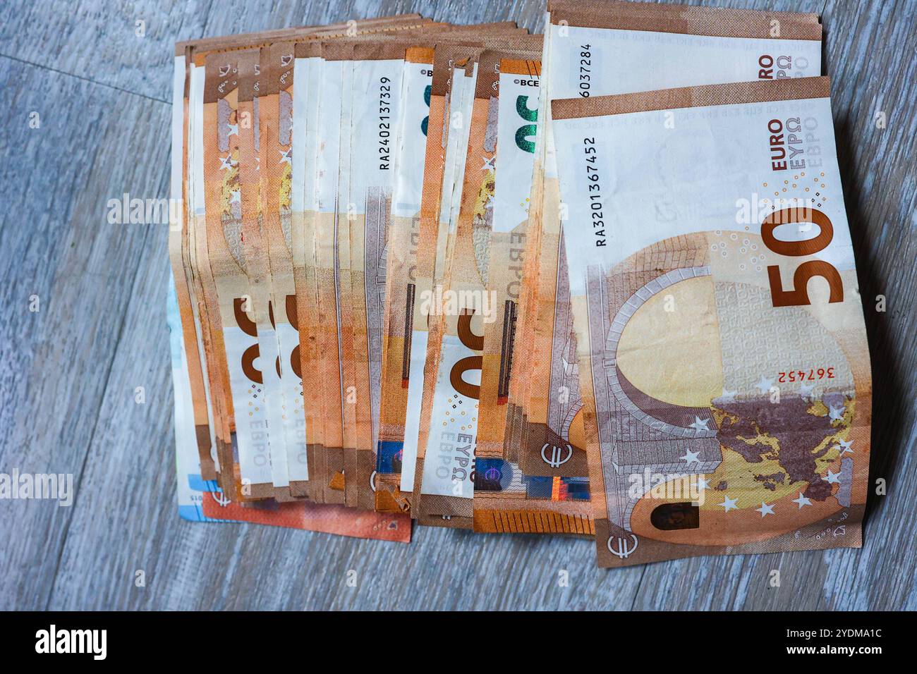 Stockbilder 10/2024 Stapel Euro Scheine *** Stock images 10 2024 Stack ...