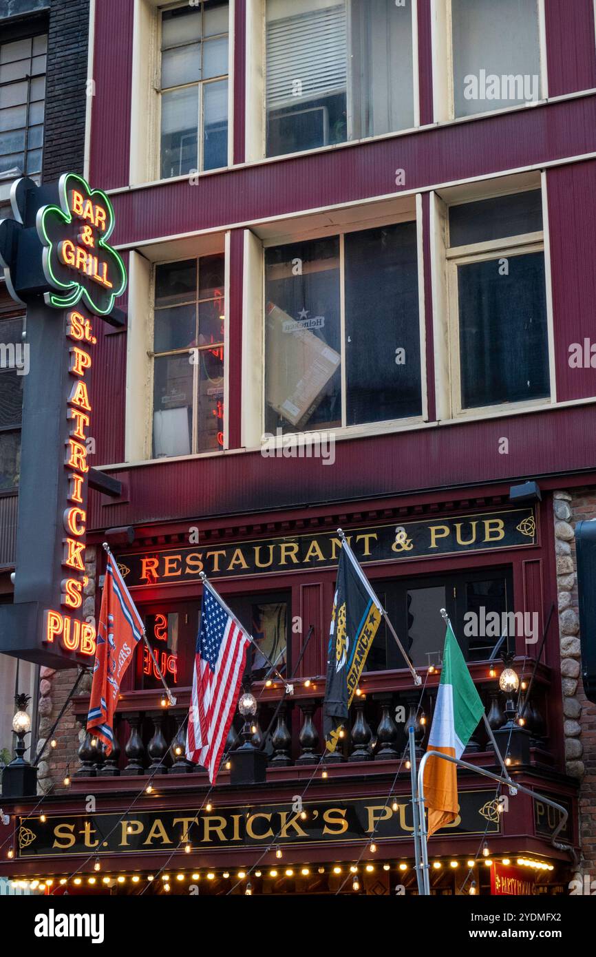 Pats lounge hi-res stock photography and images - Alamy
