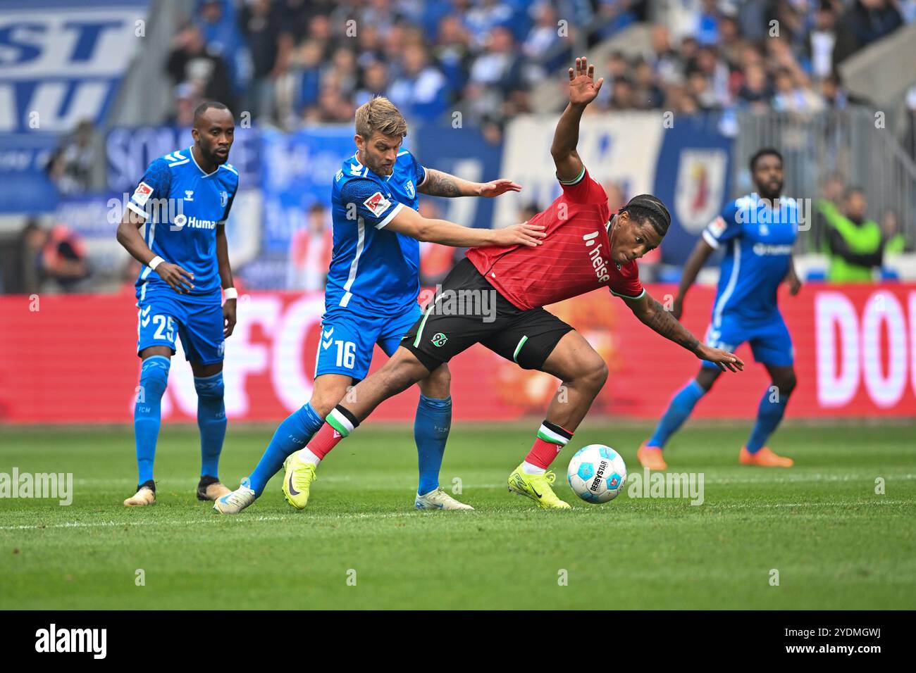 Magdeburg, Germany. 27th Oct, 2024. Soccer: Bundesliga 2, 1. FC ...