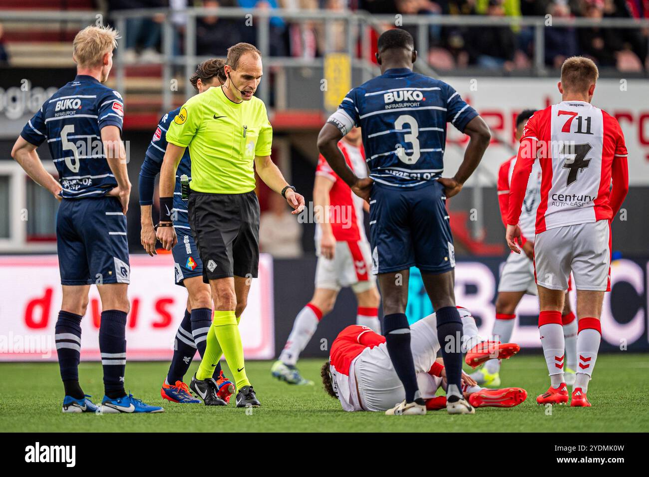 Emmen, Netherlands. 27th Oct, 2024. EMMEN, 27-10-2024, Stadium De Oude Meerdijk, Season 2024/ ...