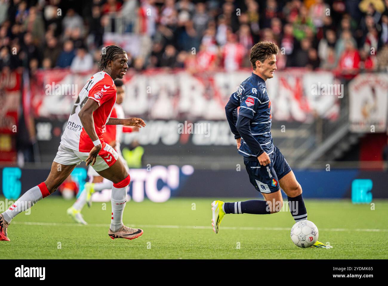 Emmen, Netherlands. 27th Oct, 2024. EMMEN, 27-10-2024, Stadium De Oude Meerdijk, Season 2024/ ...