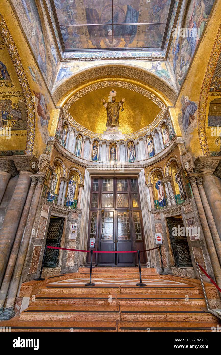 St mark basilica chapel hi-res stock photography and images - Alamy