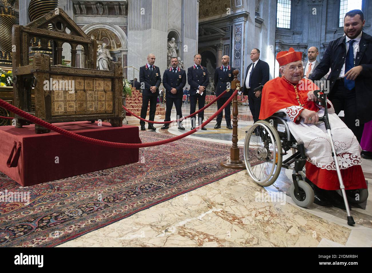 **NO LIBRI** Italy, Rome, Vatican, 2024/10/27.the relic of a wooden ...