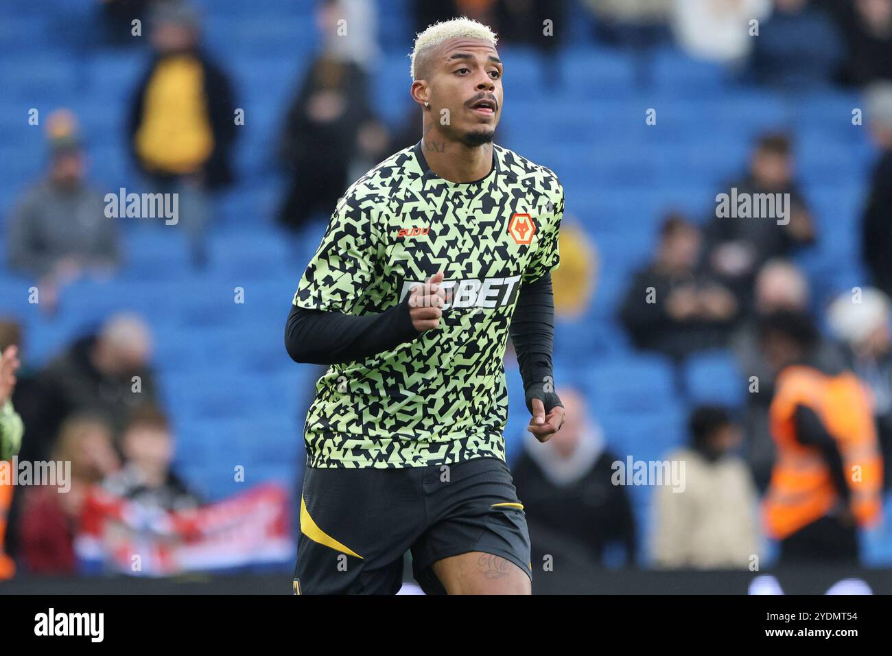 Mario lemina wolves hi-res stock photography and images - Alamy