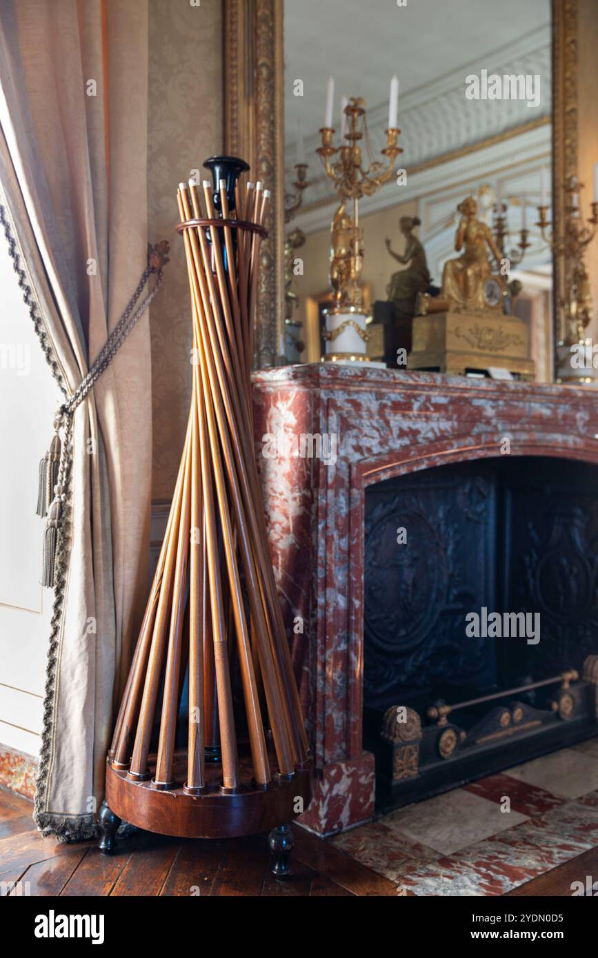 Ancient pool table hi-res stock photography and images - Alamy