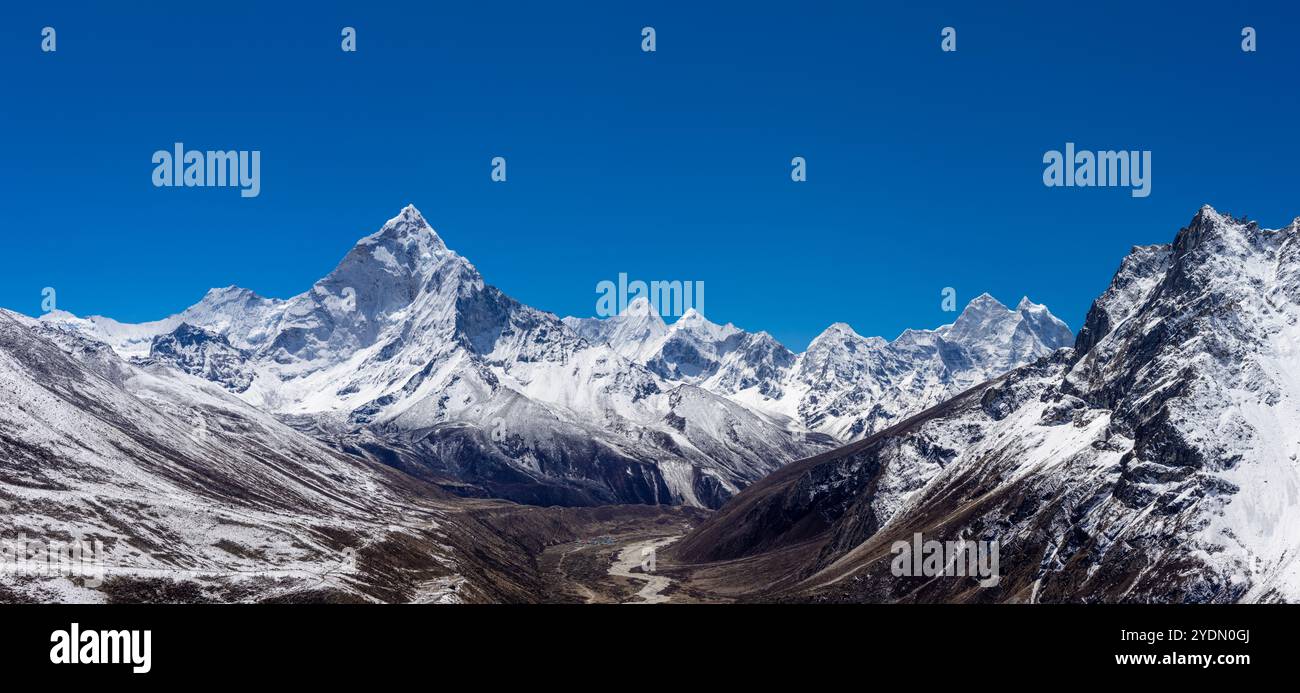 Panorama wide photo of Himalayas mountains in Nepal at Everest Base ...