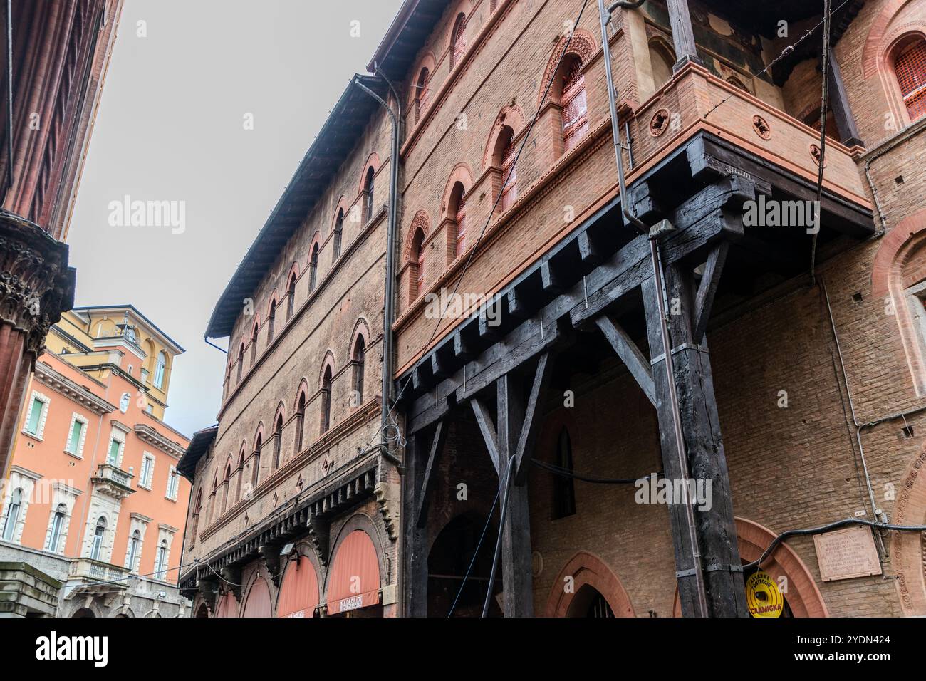 Sweeping arched beams hi-res stock photography and images - Alamy