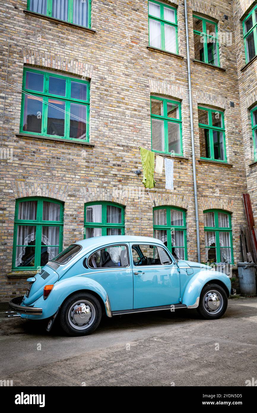 Urban retro building hi-res stock photography and images - Alamy