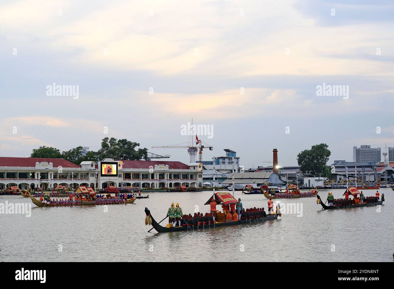 Royal Barge procession on Chao Praya river, Bangkok Stock Photo - Alamy