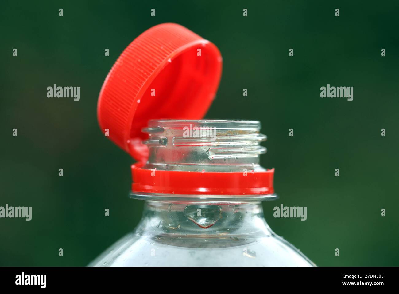 Plastikabfall und Konflikte BEARBEITET: Um den Verschluss von PE ...