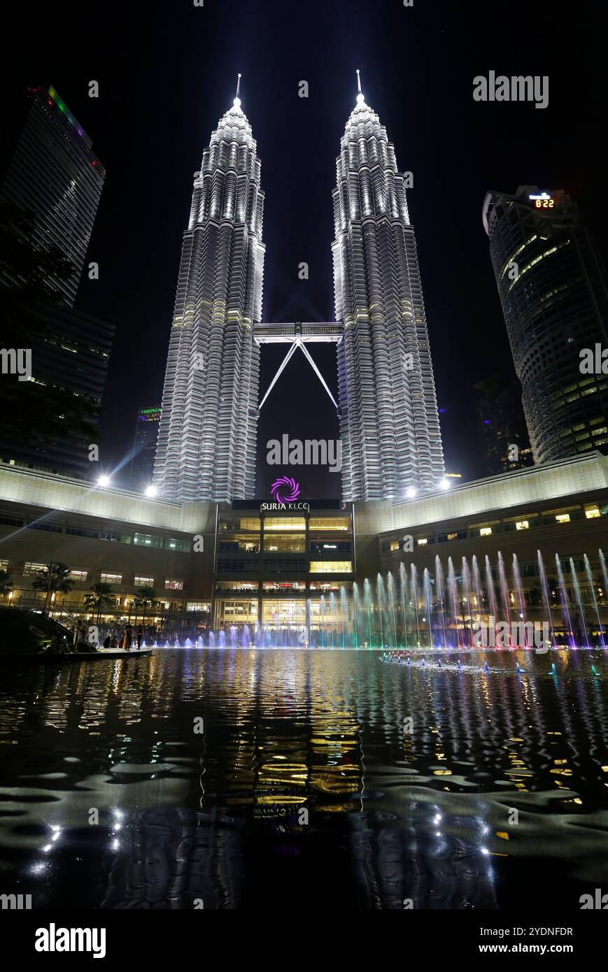 View modern klcc towers building hi-res stock photography and images ...