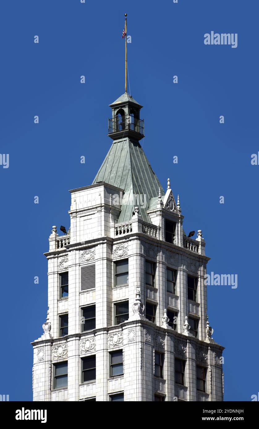 Gothic Revival style decorates the Lincoln American Tower, in Memphis ...