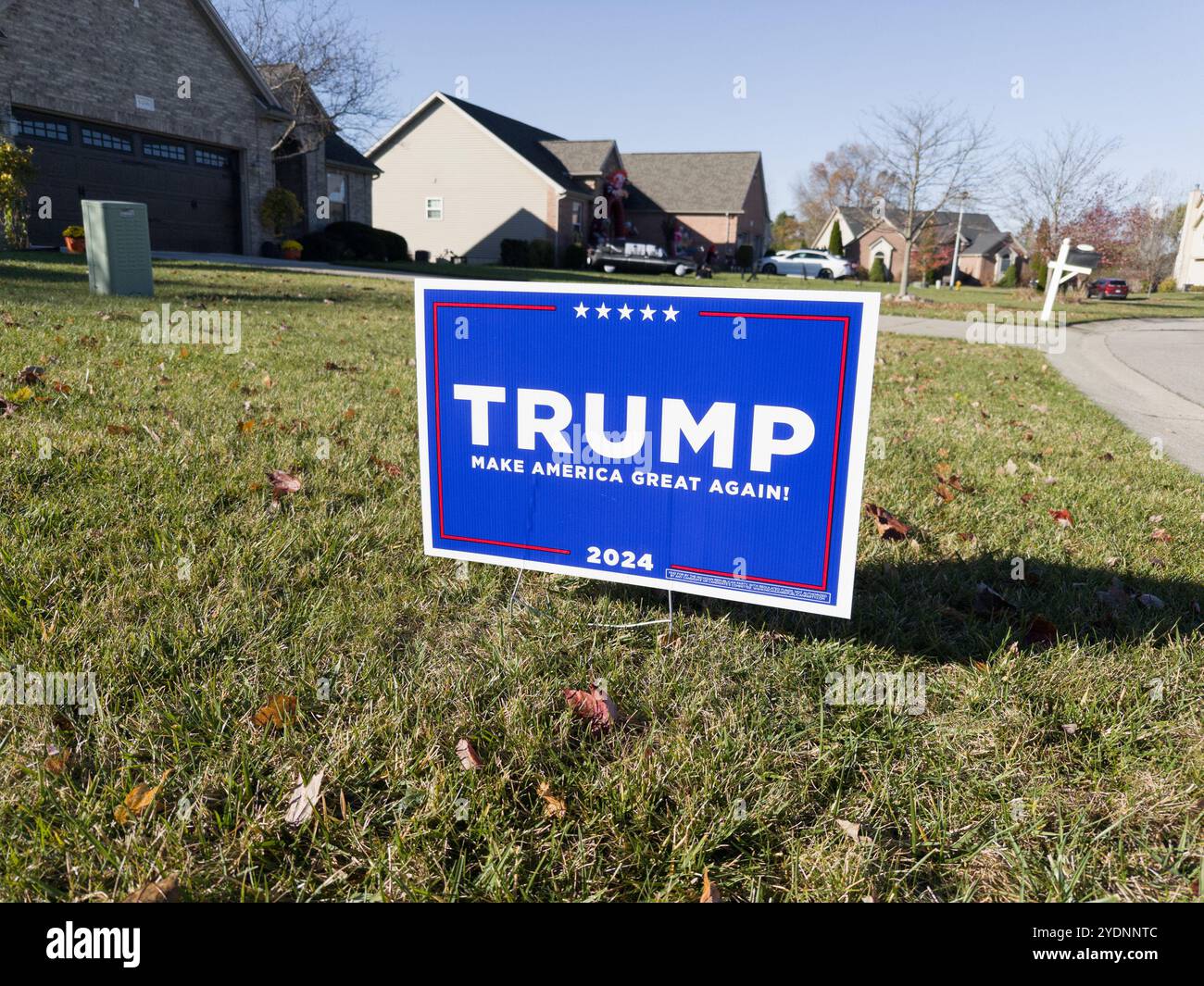 Trump Make America Great Again yard sign in a suburban Michigan ...