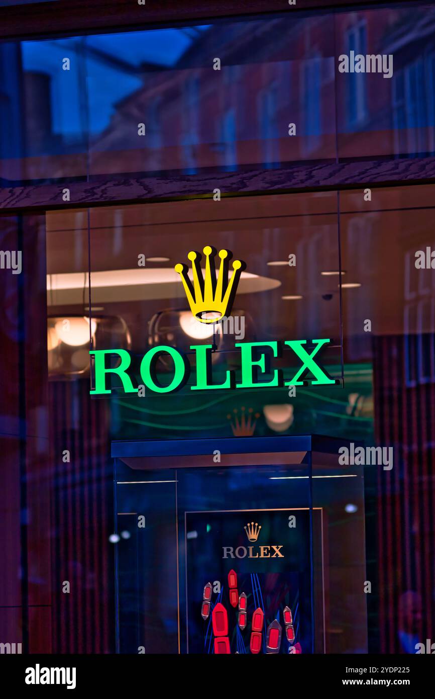 Crown logo hi-res stock photography and images - Alamy