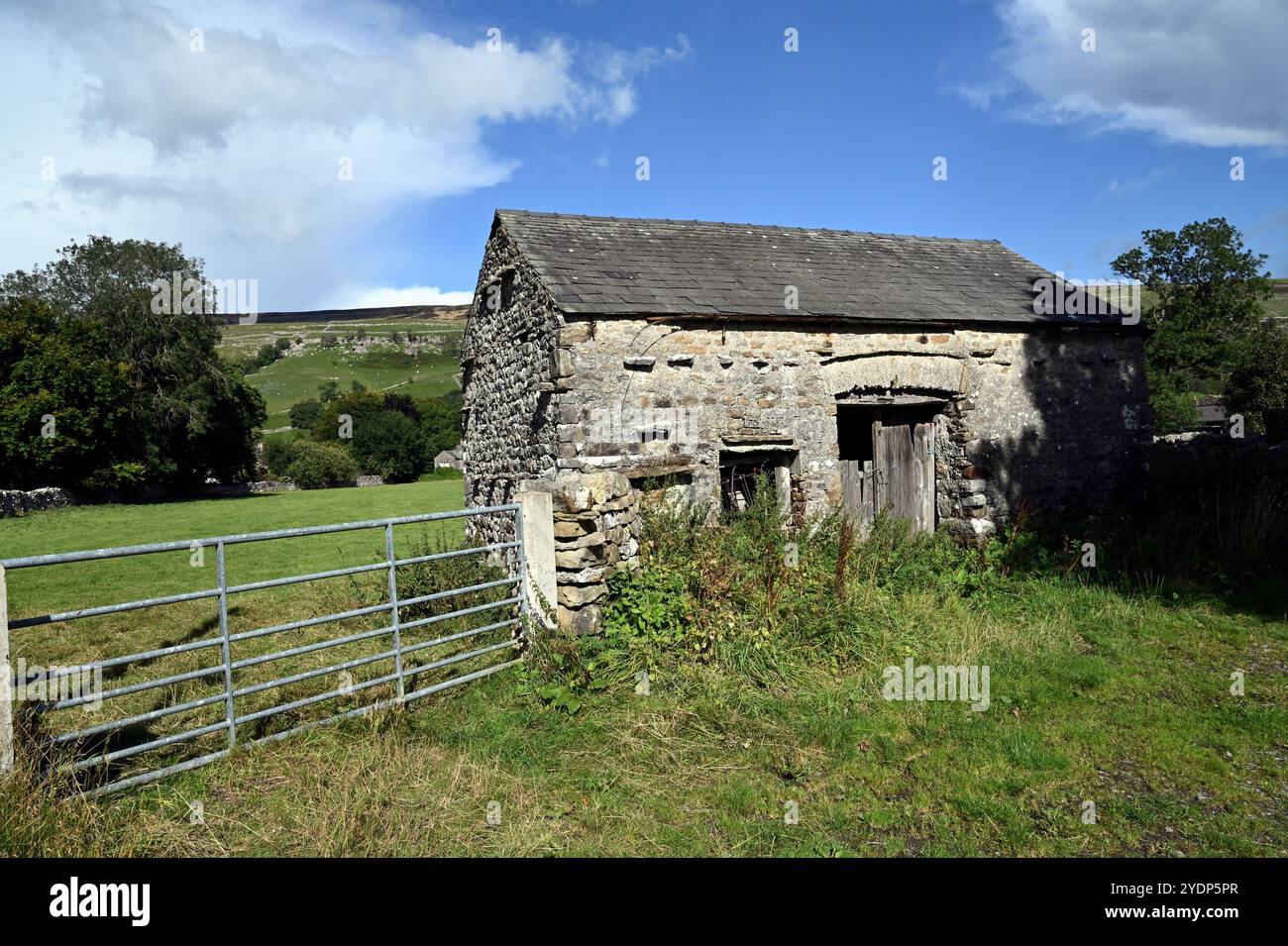 A limestone barn between the villages Kettlewell and Starbotton in ...